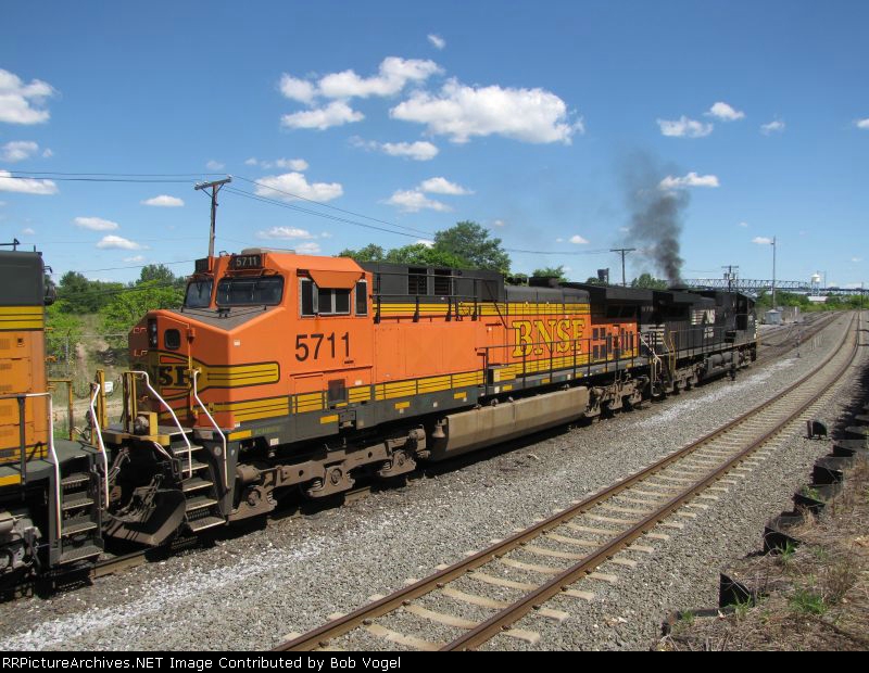 BNSF 5711